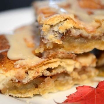 Apple Bars - Simple Apple Dessert Bars from Platter Talk