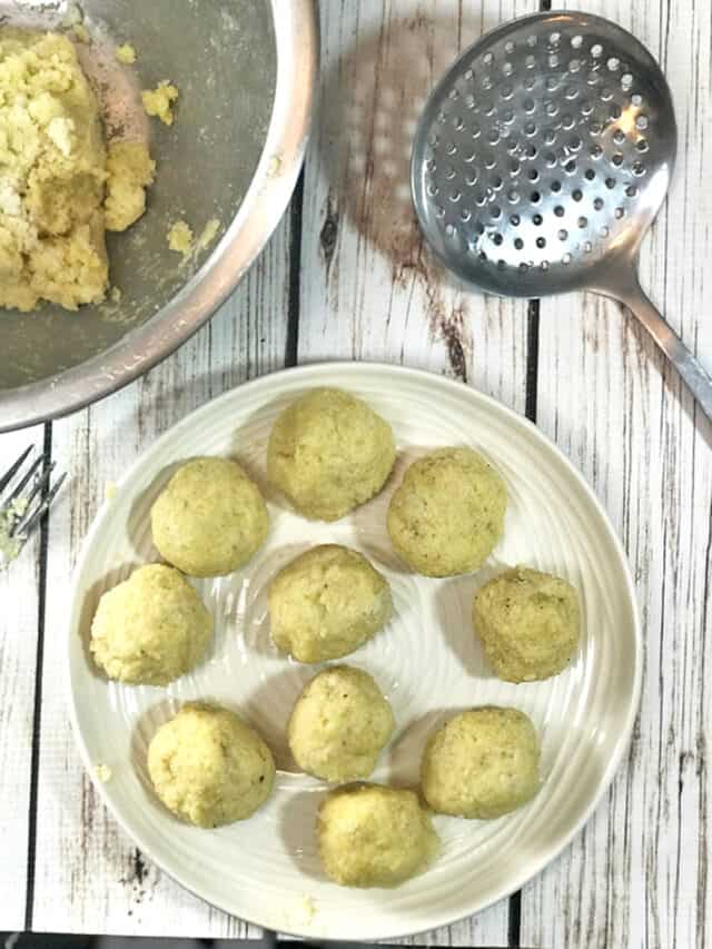 Homemade Potato Dumplings (Kartoffelknödel) Recipe - Platter Talk