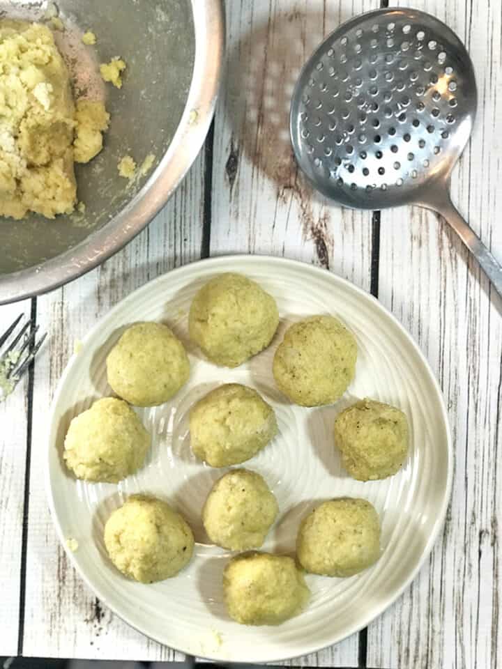 Homemade Potato Dumplings (Kartoffelknödel) Recipe - Platter Talk